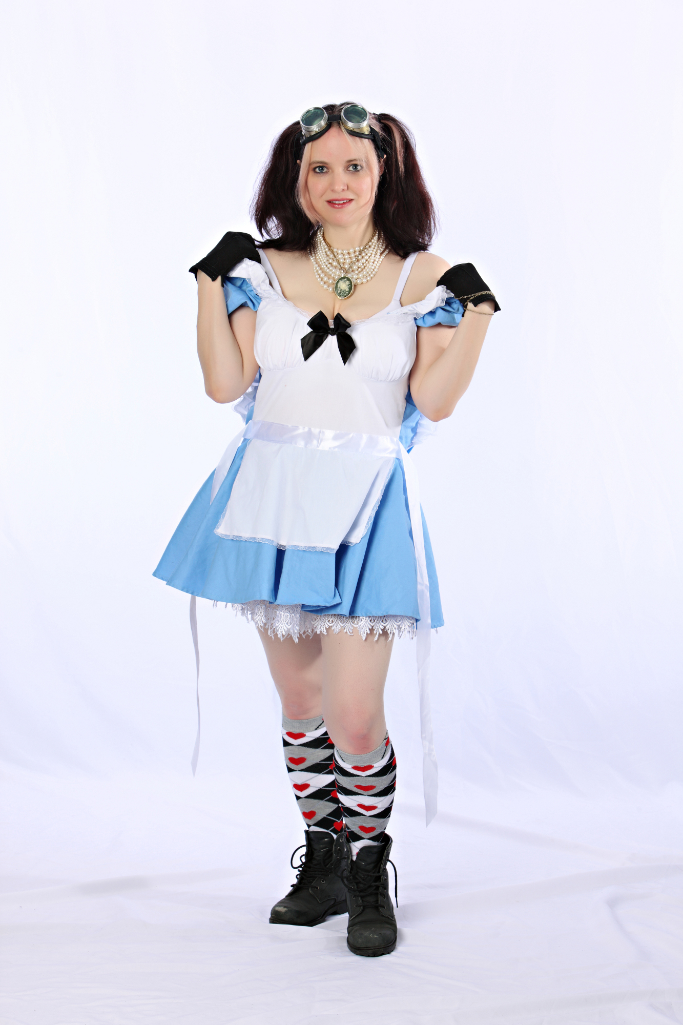 alice_strip_493 – Amber Unmasked