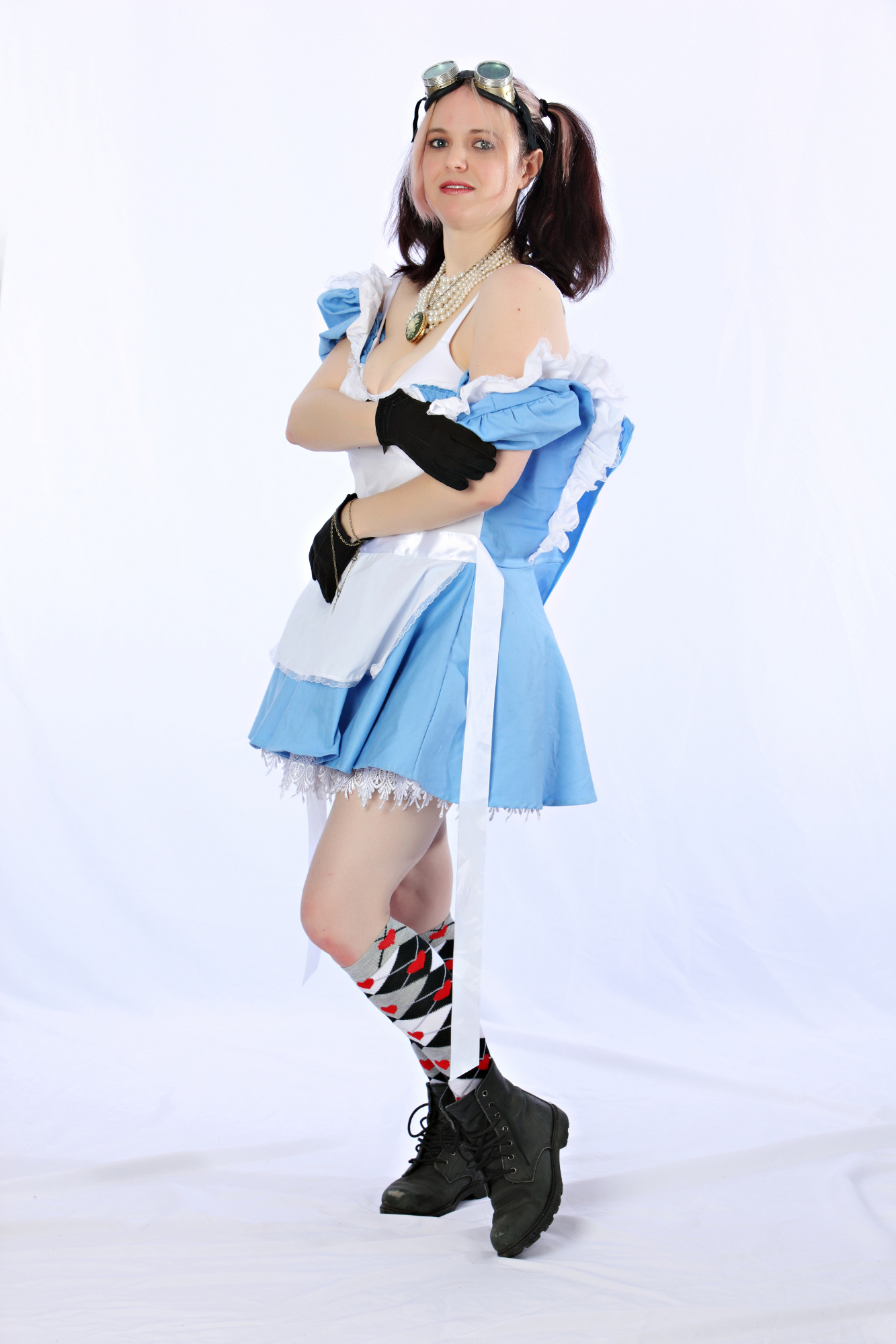 alice_strip_496 – Amber Unmasked